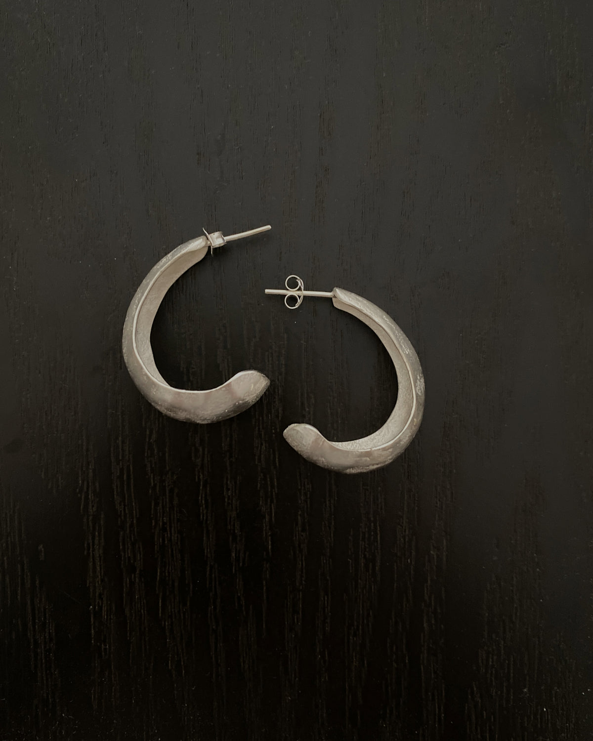 Ewa : silver nilu hoop earrings | the maker